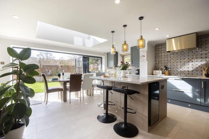 No. 10 | Luxury In Central Cheltenham, Sleeps 8! - Cheltenham