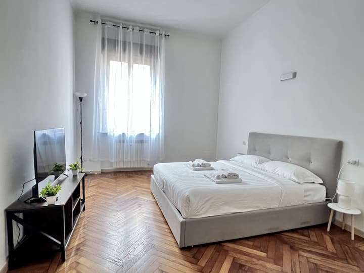 Big Flat Goldoni [Duomo–m4–linate] - Milan