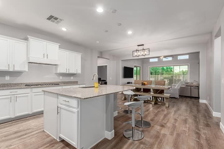 Gated Peoria Retreat W/ Turf Yard & Rv Gate - Sun City, AZ