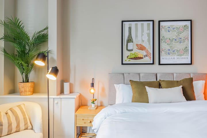 Jimmy Suite | Central 2br • Sleeps 6 • Wi-fi - Barry