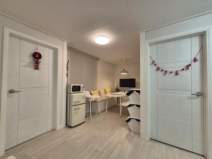 New Opening‼️
[Suwon Cozy Stay] 2층단독/무료주차/스타필드/행궁동 - Suwon-si