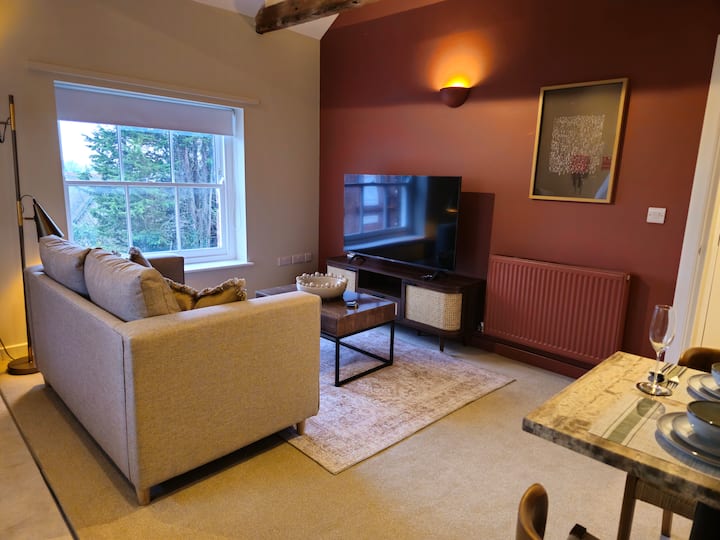 Stylish, And Newly Renovated Penthouse Apartment - Shrewsbury