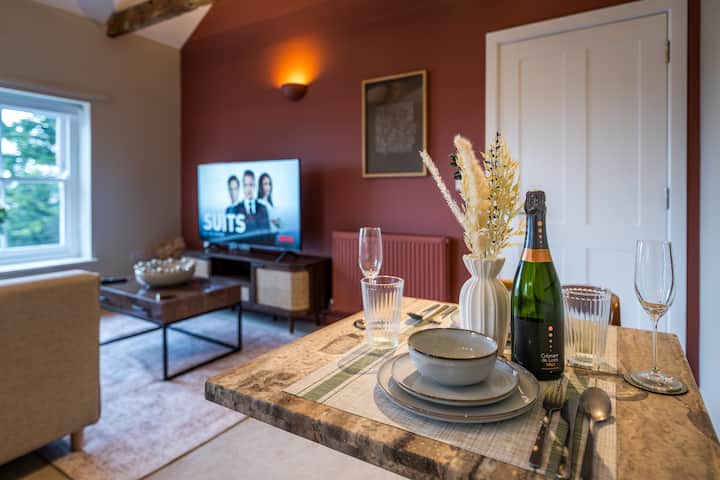 Stylish, And Newly Renovated Penthouse Apartment - Shrewsbury