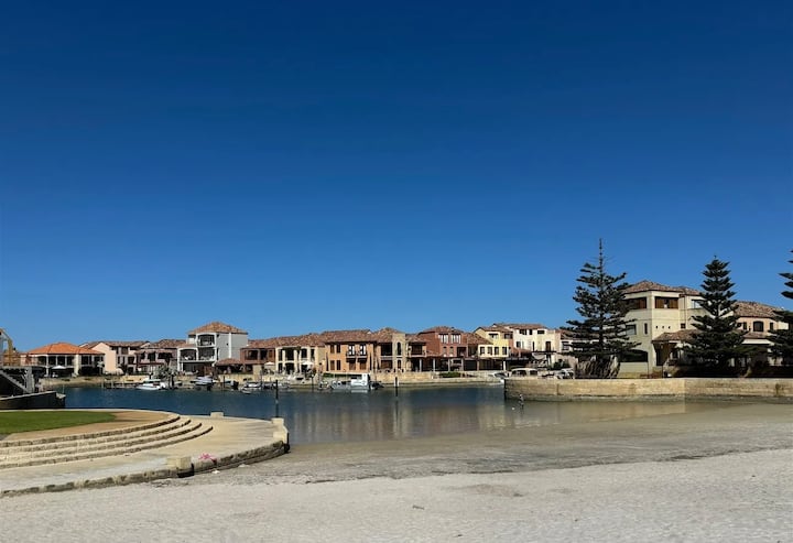 Large Family Home In Wannanup, Mandurah - Mandurah