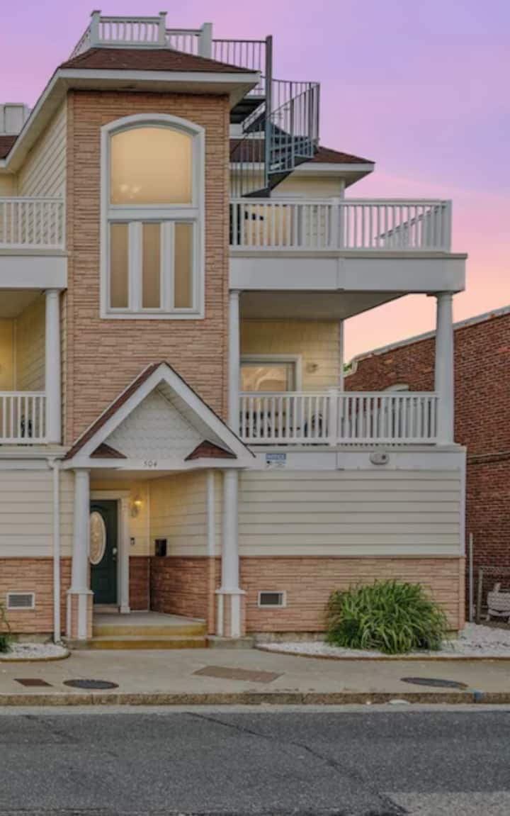 Higher Heights Haven Has Views Of Ac Skyline. - Atlantic City, NJ