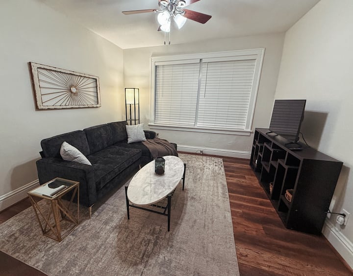Private Parking/ Near Bjc, Slu & Downtown Stl - Kirkwood, MO