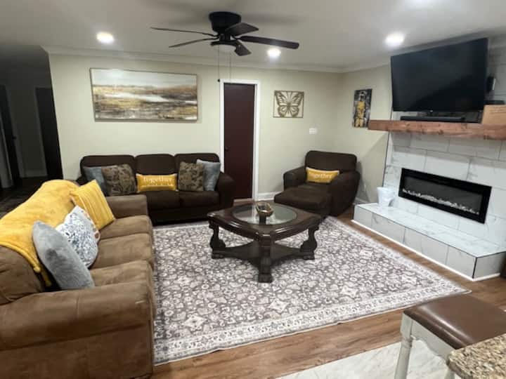 Family-friendly. 3 Bedroom Home. Near Hot Springs. - Malvern, AR