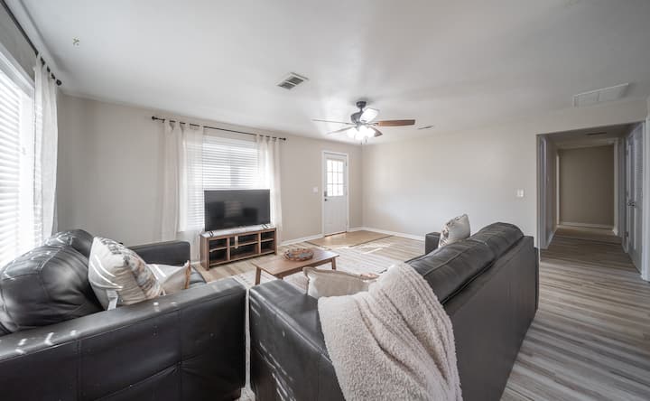Cozy Updated 3br Near Fort & Downtown - Waynesville, MO