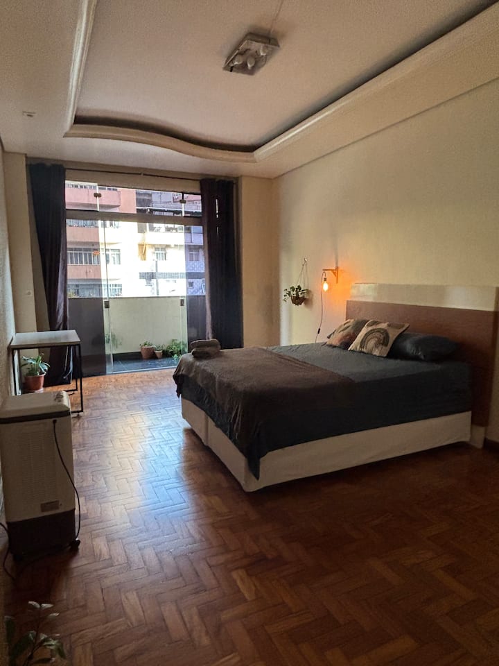 Quarto Espaçoso No Centro De Bh - Belo Horizonte