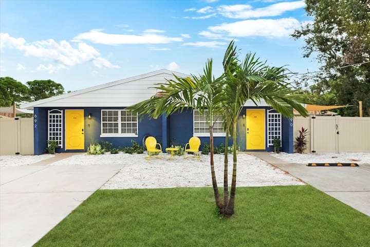 Two Vintage Homes, One Stay | Downtown & Beaches - Sarasota, FL