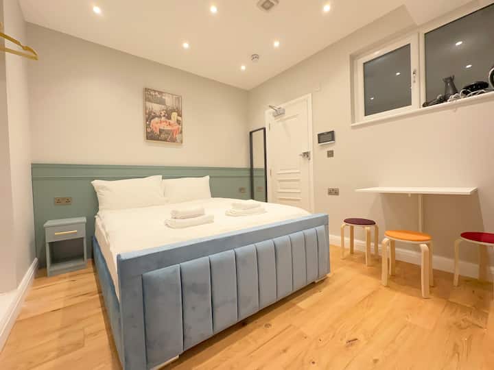 Modern Lovely Studio Flat In Camden - London
