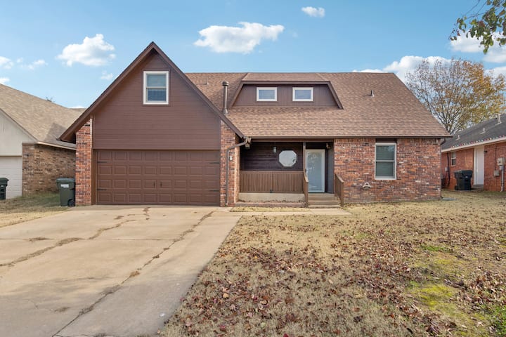 Spacious Claremore Home - Claremore Lake, OK