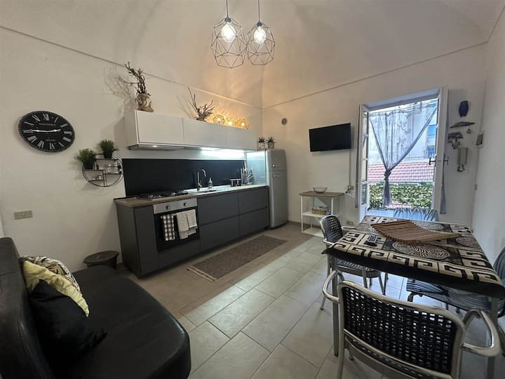 *Casa Semi Indipendente Luminosa Con Terrazze* - Spotorno