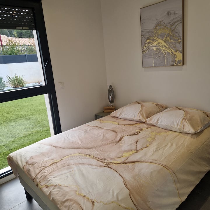 T2 Meublé Avec Terrasse. Emplacement Stratégique. - Vitrolles