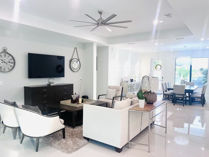4 Bedrooms | Heated Pool | Spacious - Naples, FL