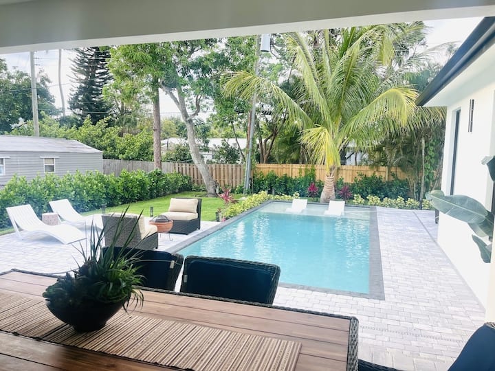 662) 4 Bedrooms | Heated Pool | Spacious - Naples, FL