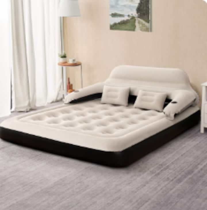 Bright Modern Stay W/ Balcony, Workspace, Kitchen - Cagayan de Oro