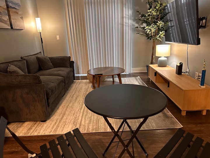 Newly Finished 1 Br W/riverview/pool/gym Access - Elkhart, IN