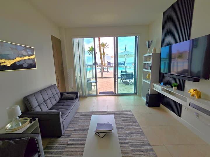 Lux Vista Retreat/2br/2ba Con Terraza Y Piscina - Fort Myers, FL