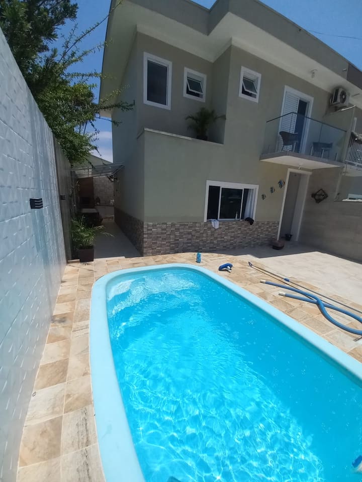 Casa Charmosa Na Praia  Ideal Para Família E Relax - Bertioga