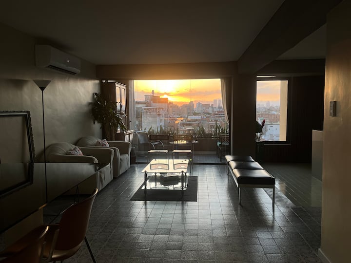 Skyline Penthouse | Epic View, Balcony & Parking - Caracas