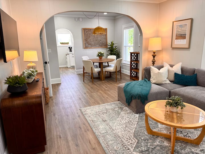Home Suite Home-"downtown Valpo Retreat!" - Valparaiso, IN