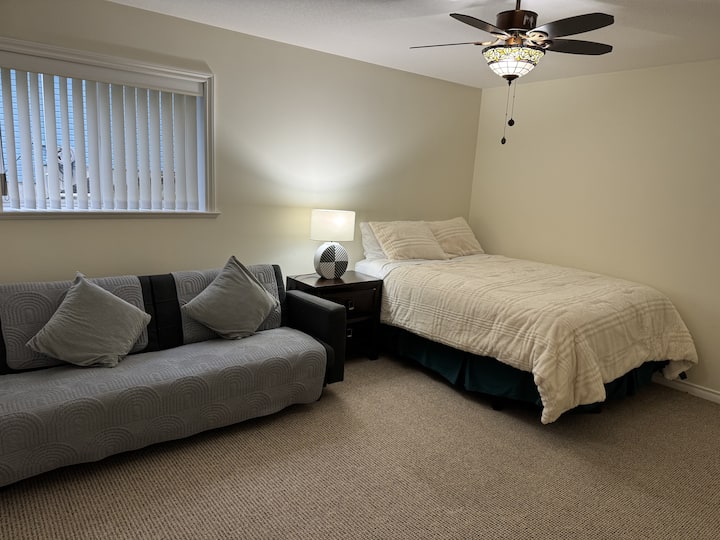 Relax And Unwind In This Cozy Getaway. - Nanaimo