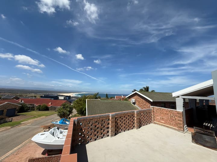 Braai Room With View. Plus Second Lounge - Jeffreys Bay