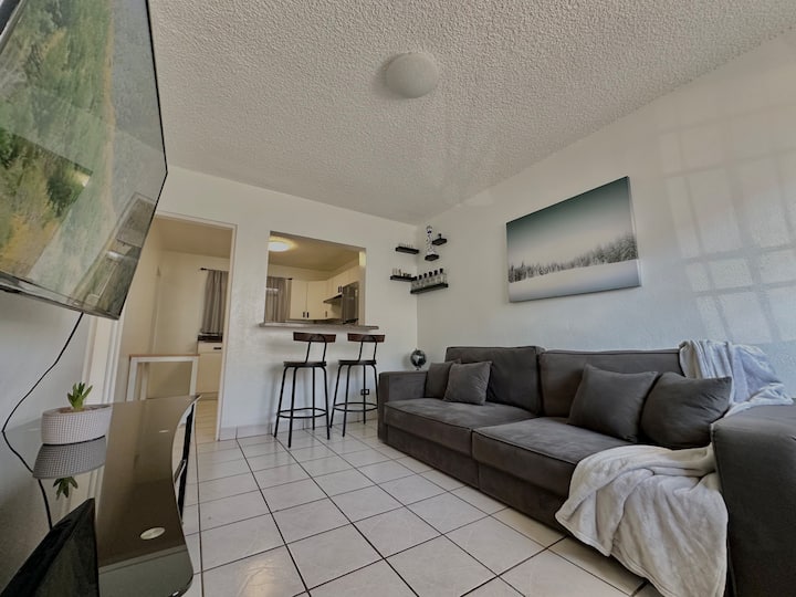 Col Cacho, 8 Min De San Ysidro, 2 Cuadras Downtown - Tijuana