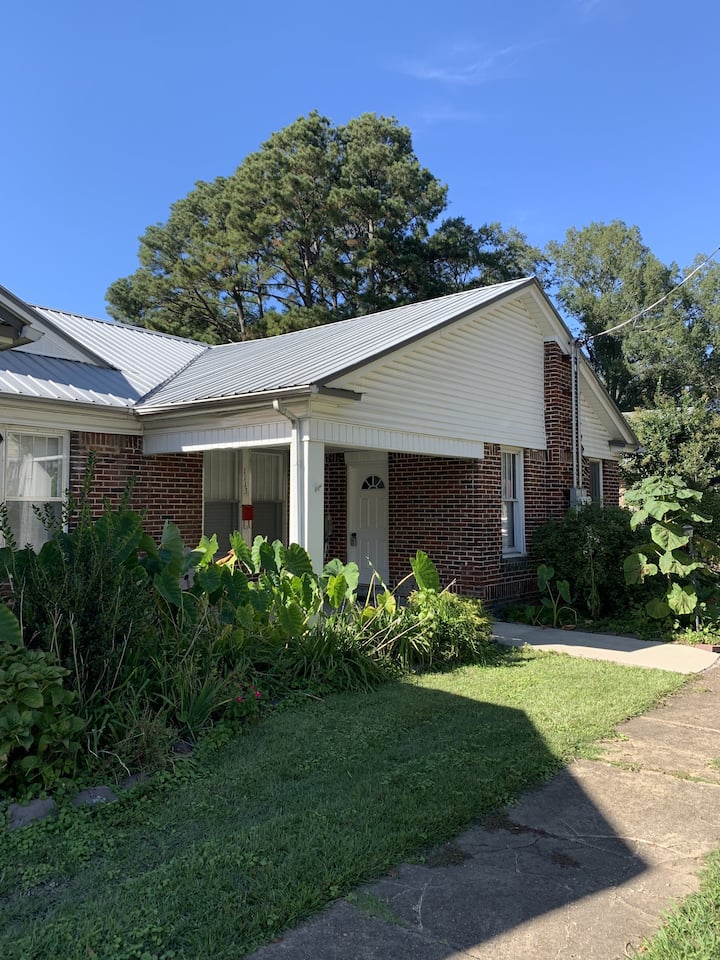 1 Bedroom/1 Bath In Historic Downtown Corinth - Corinth, MS