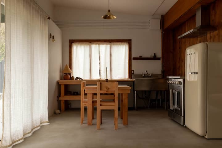 Coveside Carriage House - Mount Seymour