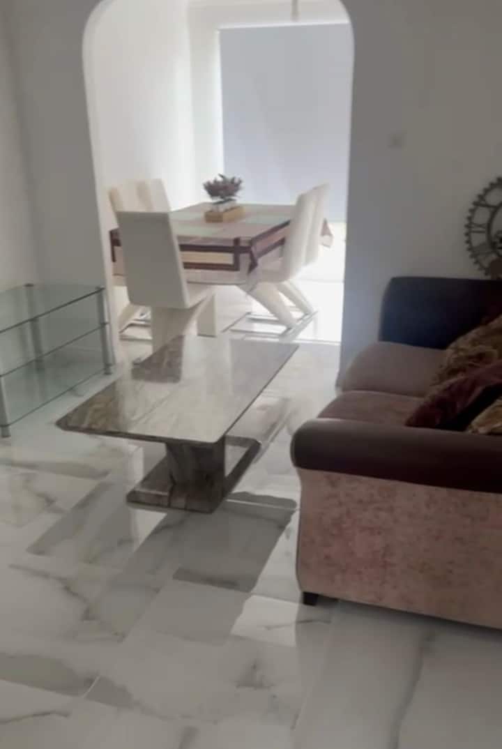 4 Bed Detached Home Perfect For Families & Groups - Glasgow