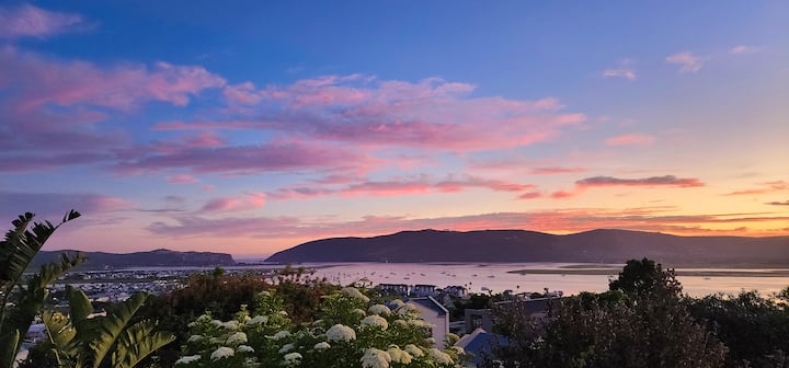 In Full View Sleeps 10 - Knysna