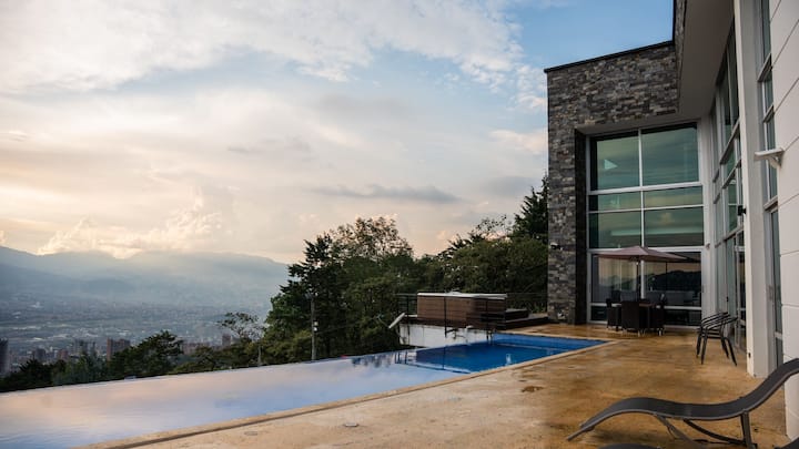 Mansion / Skyline Views • Parties & Events Allowed - Medellín
