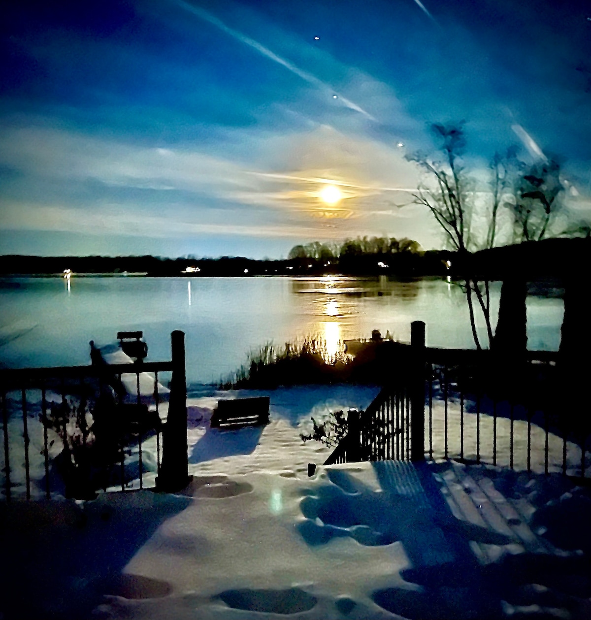 Cabane au bord du lac avec ponton gratuit et quai privé - Cabanes à ...