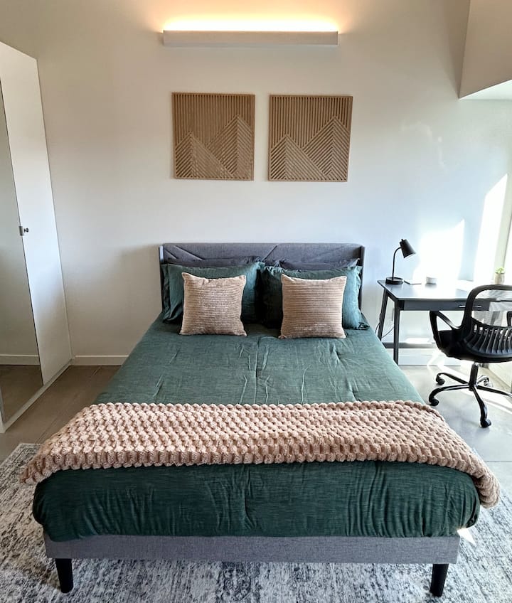 *New* Relaxing Studio | 1 Bath In East Village - Des Moines, IA
