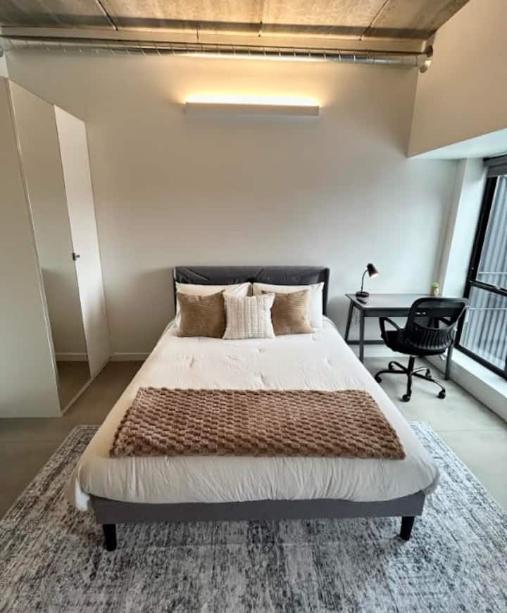 *New* Relaxing 1 Bed | 1 Bath In East Village - Des Moines