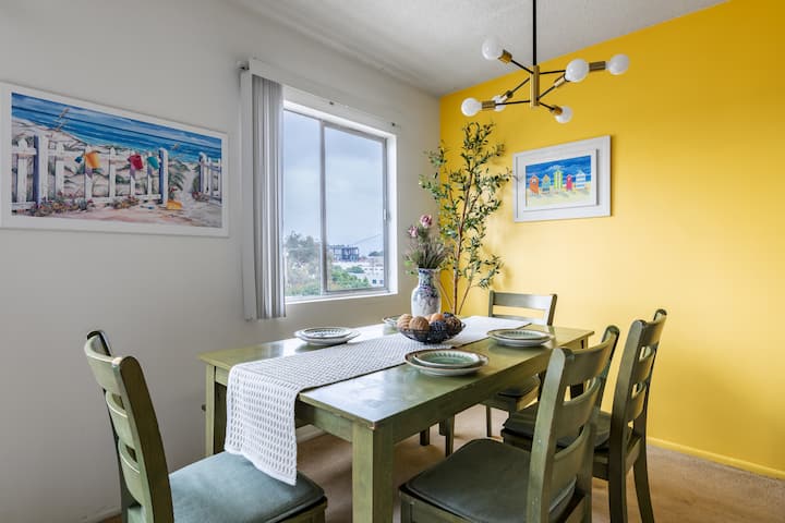 Spacious Top-floor 2-bedroom Apartment - El Segundo, CA