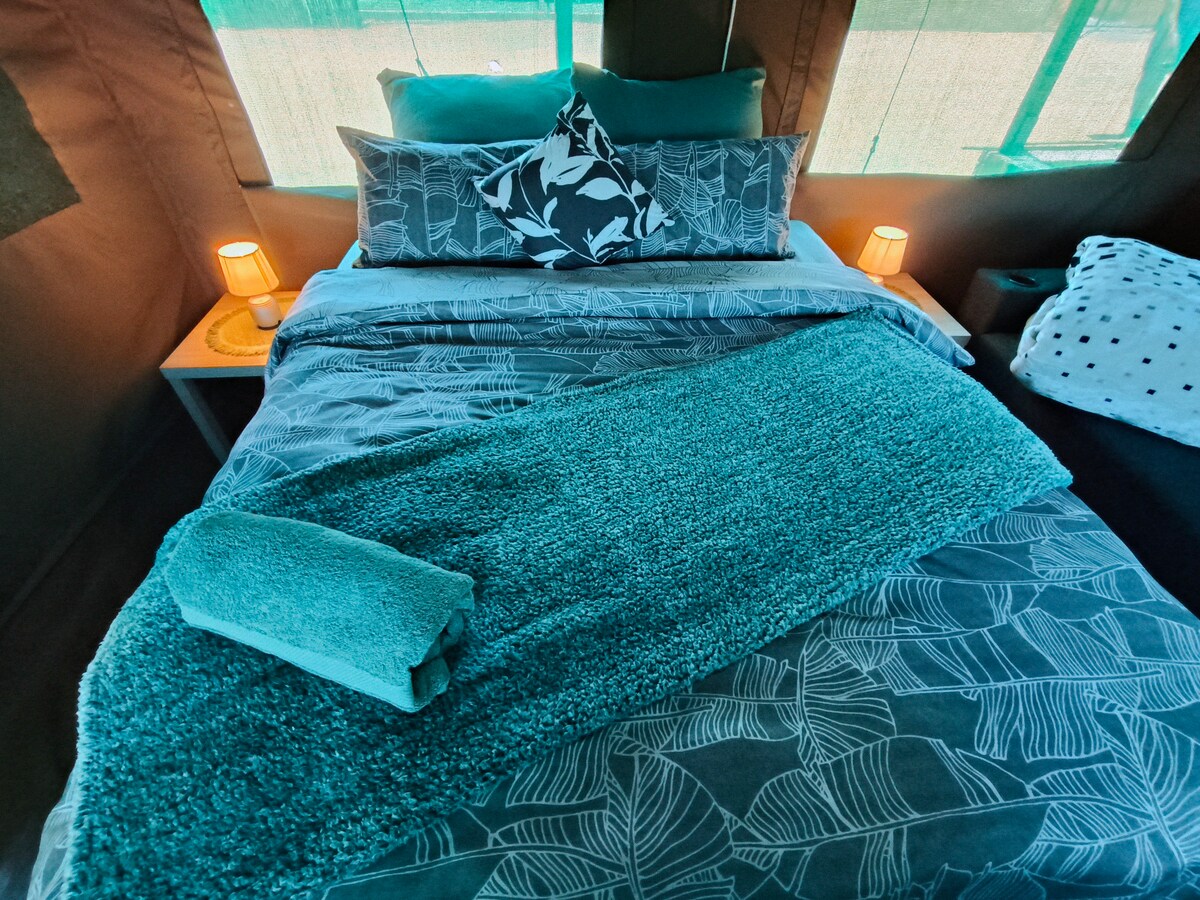 Chalet de luxe sous tente II - Tentes à louer à Rustenburg, North West ...