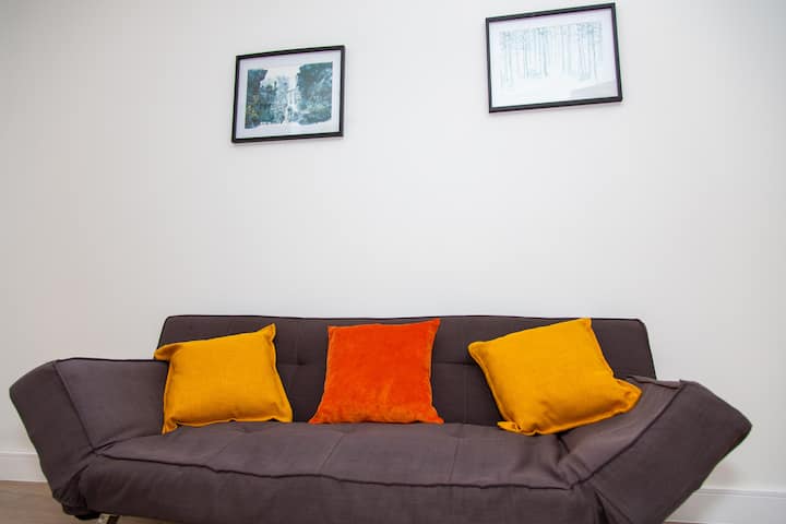 1 Br Flat | Contractor Stay | Parking | Sleeps 5 - Farnham