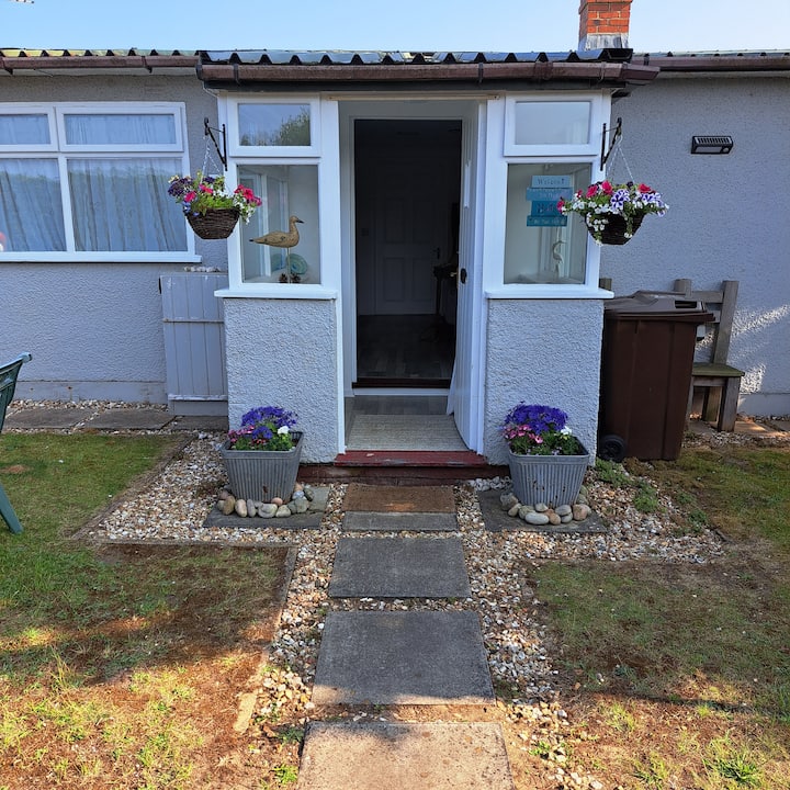 Four Seasons, A Quaint Seaside Getaway - Cleethorpes