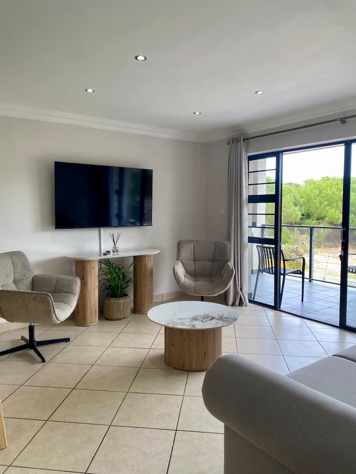 The Dune 11- Modern, Secure & Steps From Beach - Jeffreys Bay