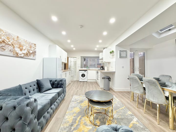 Luxury 5-bed House W/ Cinema & Games Room -Central - Cardiff