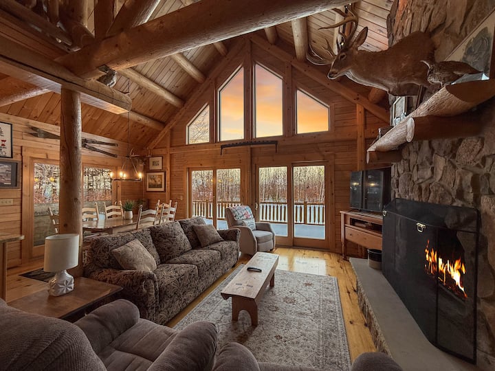 The Wildwood | Bridgton Log Cabin W/ Views - Bridgton, ME