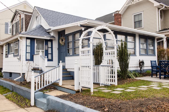 Quaint & Cozy Beach Bungalow - Asbury Park, NJ