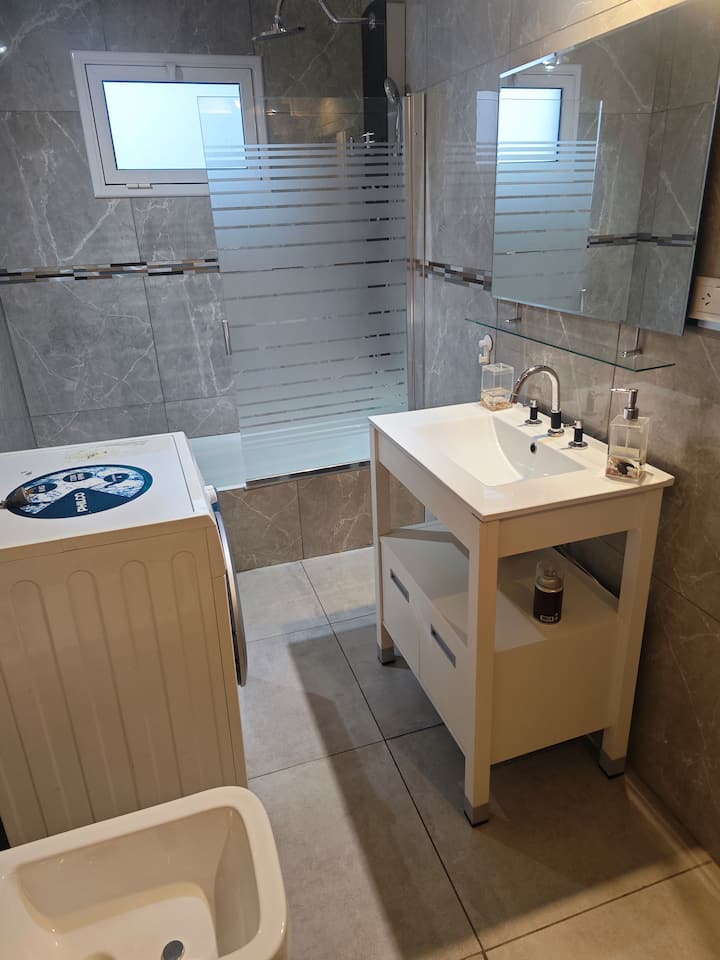 Departamento Amplio Y Comodo. - Cinco Saltos