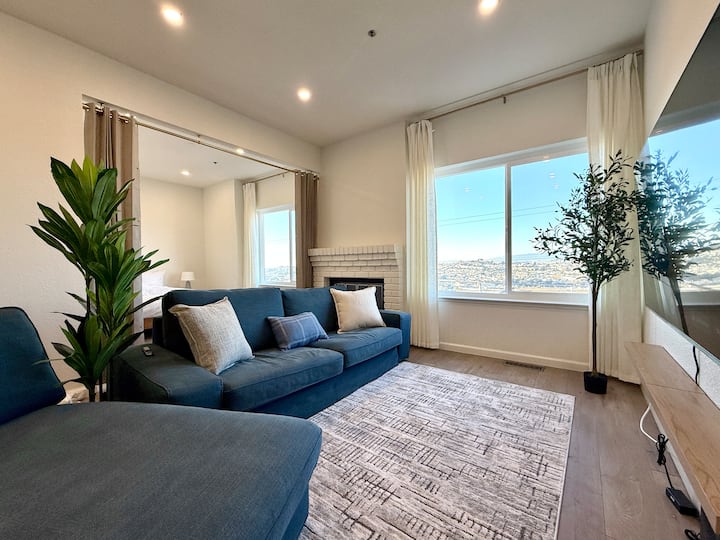 Ocean & Sf View | Modern 4b2b Home W/ Free Parking - Daly City, CA