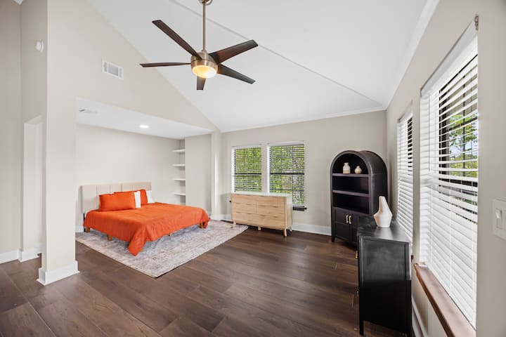 Studio W/ Spa-style Bathroom | 6 Mins To Downtown - Pensacola, FL