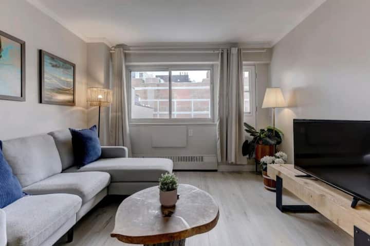 Upscale 1br Downtown Living | Fast Wi-fi - Montreal