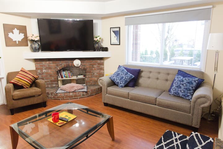 Private 3 Bedroom Suite In Vibrant Little Italy - Vancouver